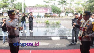 AKBP Hendro Sukmono resmi menyerahkan tongkat kepemimpinannya kepada AKBP Hartono. - ekspos.id